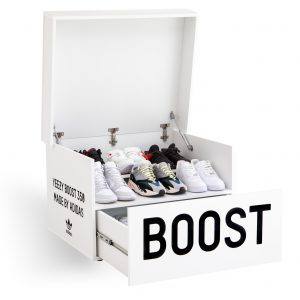 Sneakerbox ID – adidas x YEEZY (weiß/schwarz) - Zneaker - Sneakerbox